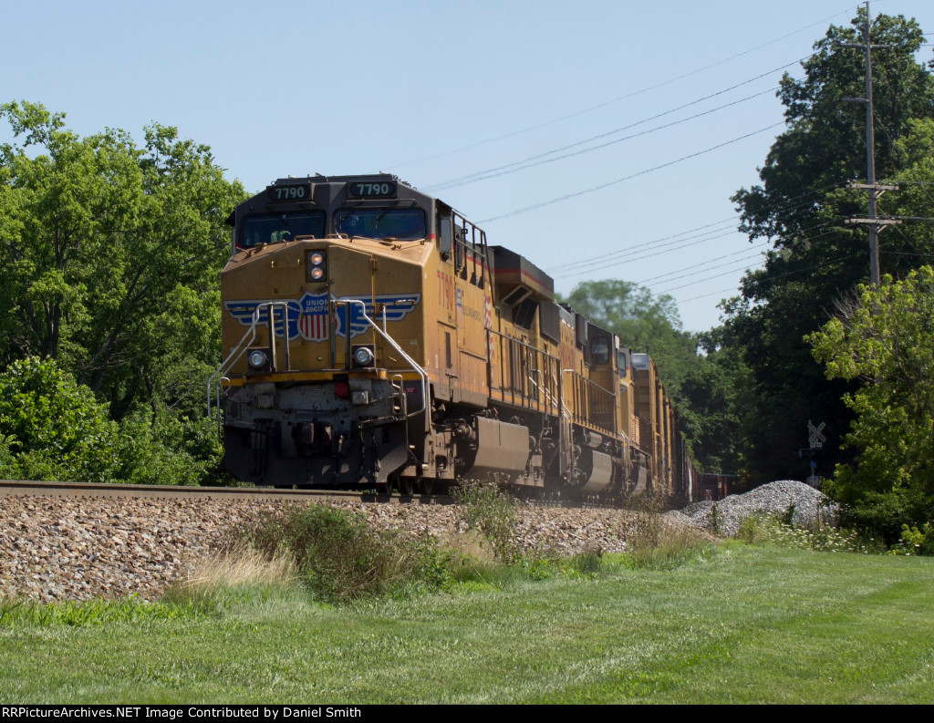 A dirty UP 7790 leads M17.